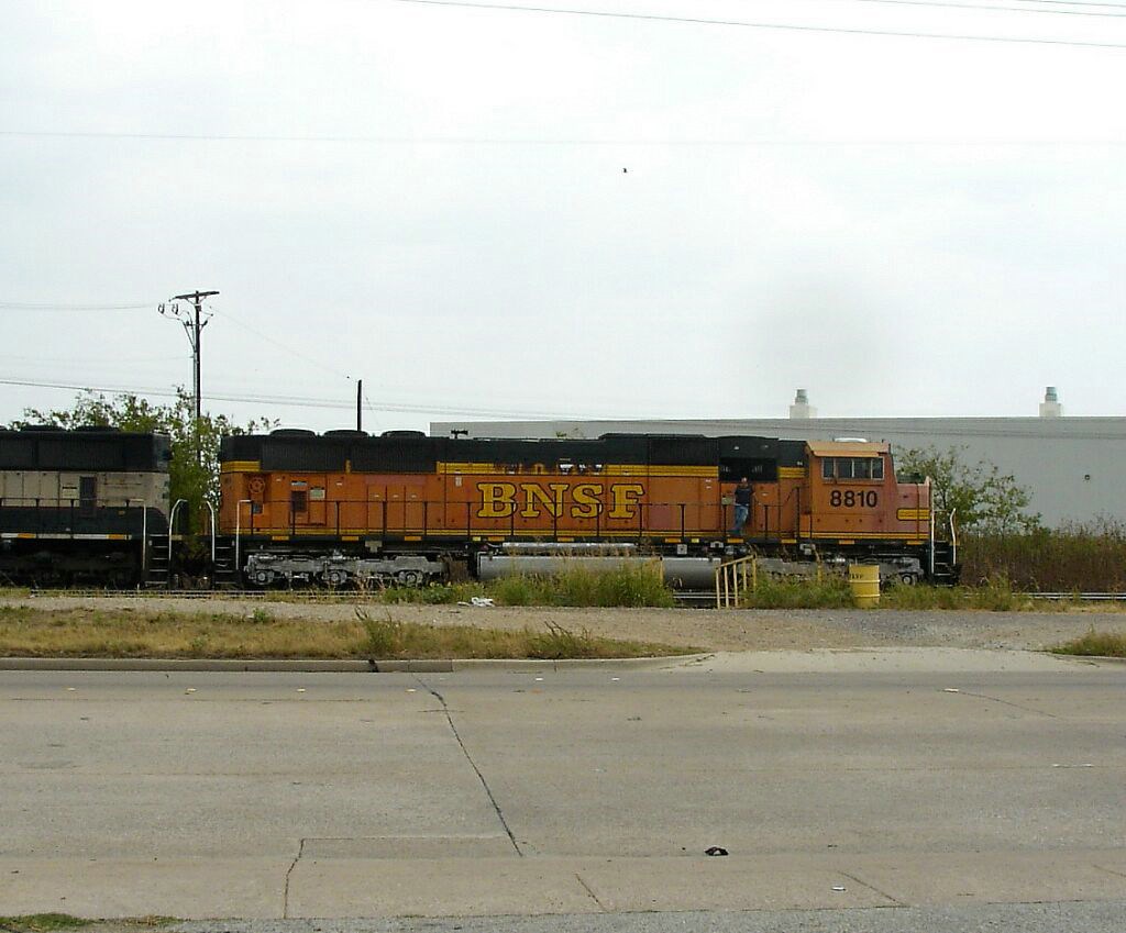 BNSF 8810